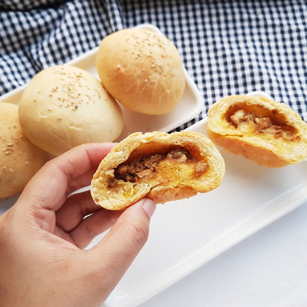 Delicious Oven-Baked Chicken Stuffed Buns Recipe
